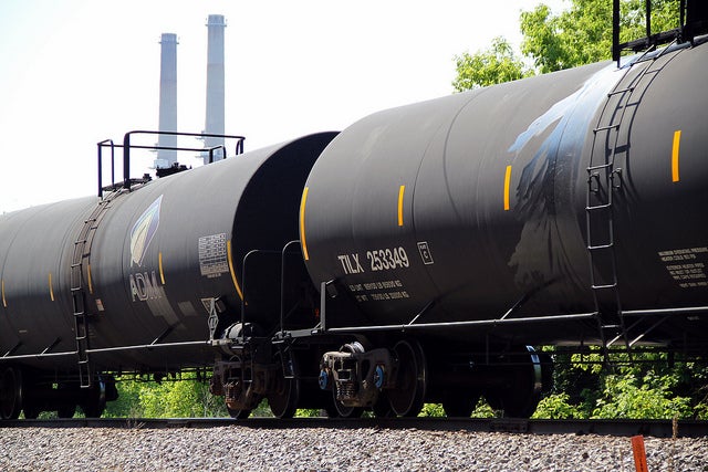 Milwaukee Officials Mull Over Possibility Of Oil Train Explosion In ...
