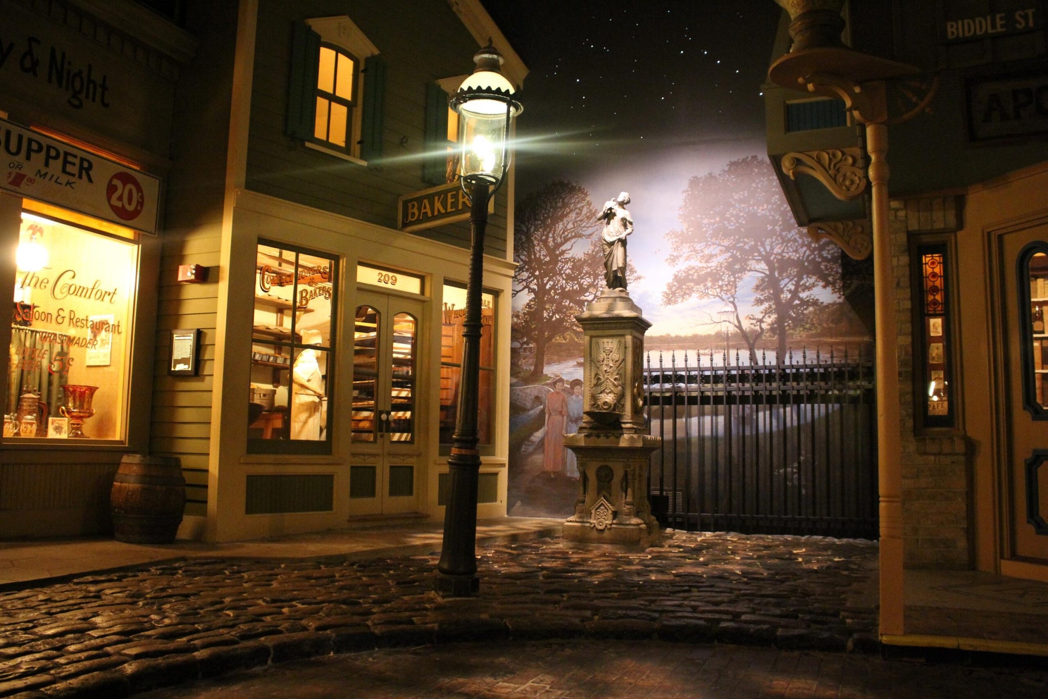 See Milwaukee Public Museum's Renovated 'Streets Of Old Milwaukee ...