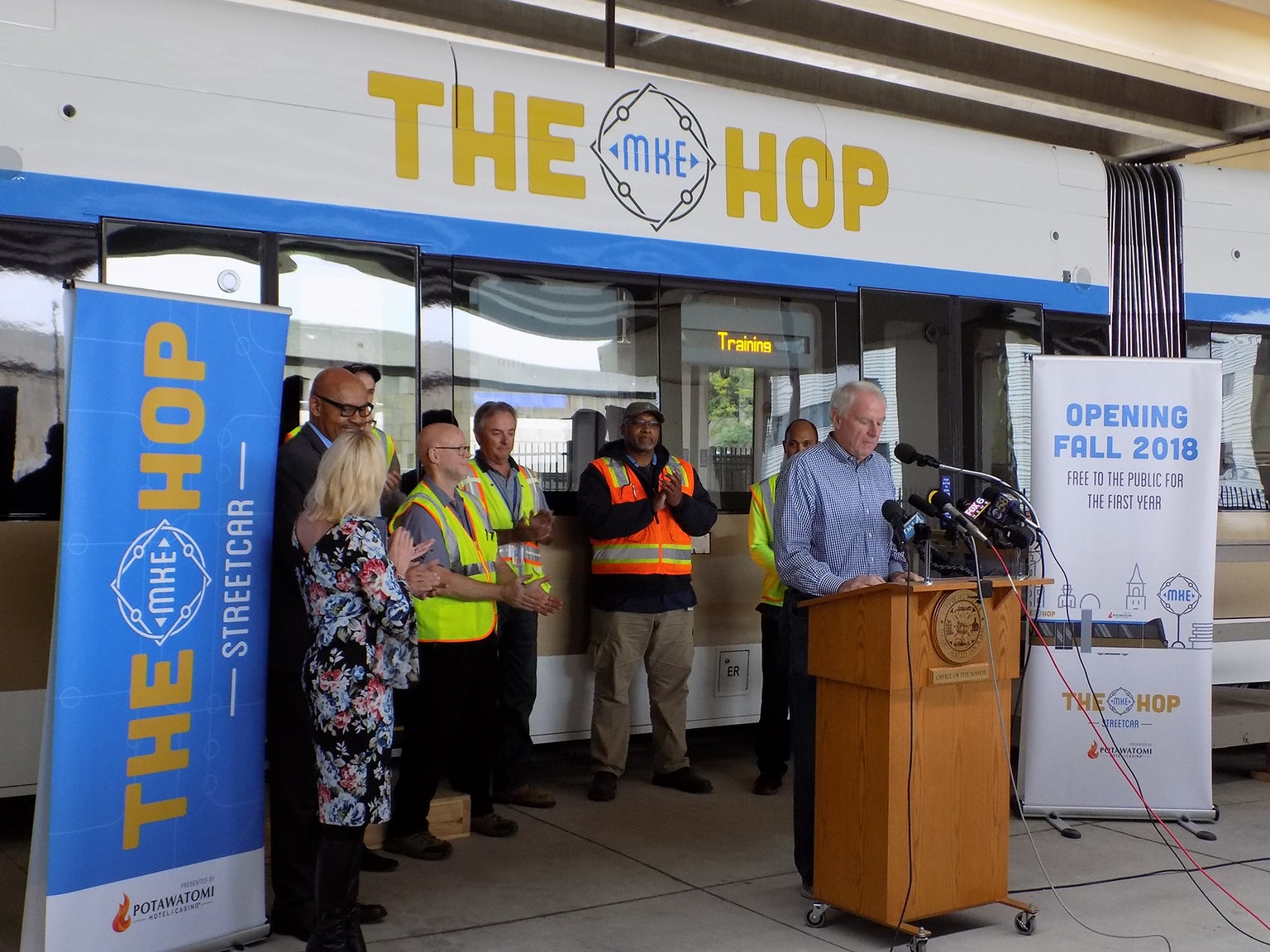 Milwaukee's streetcar is stuck in limbo with no state, federal funds in ...