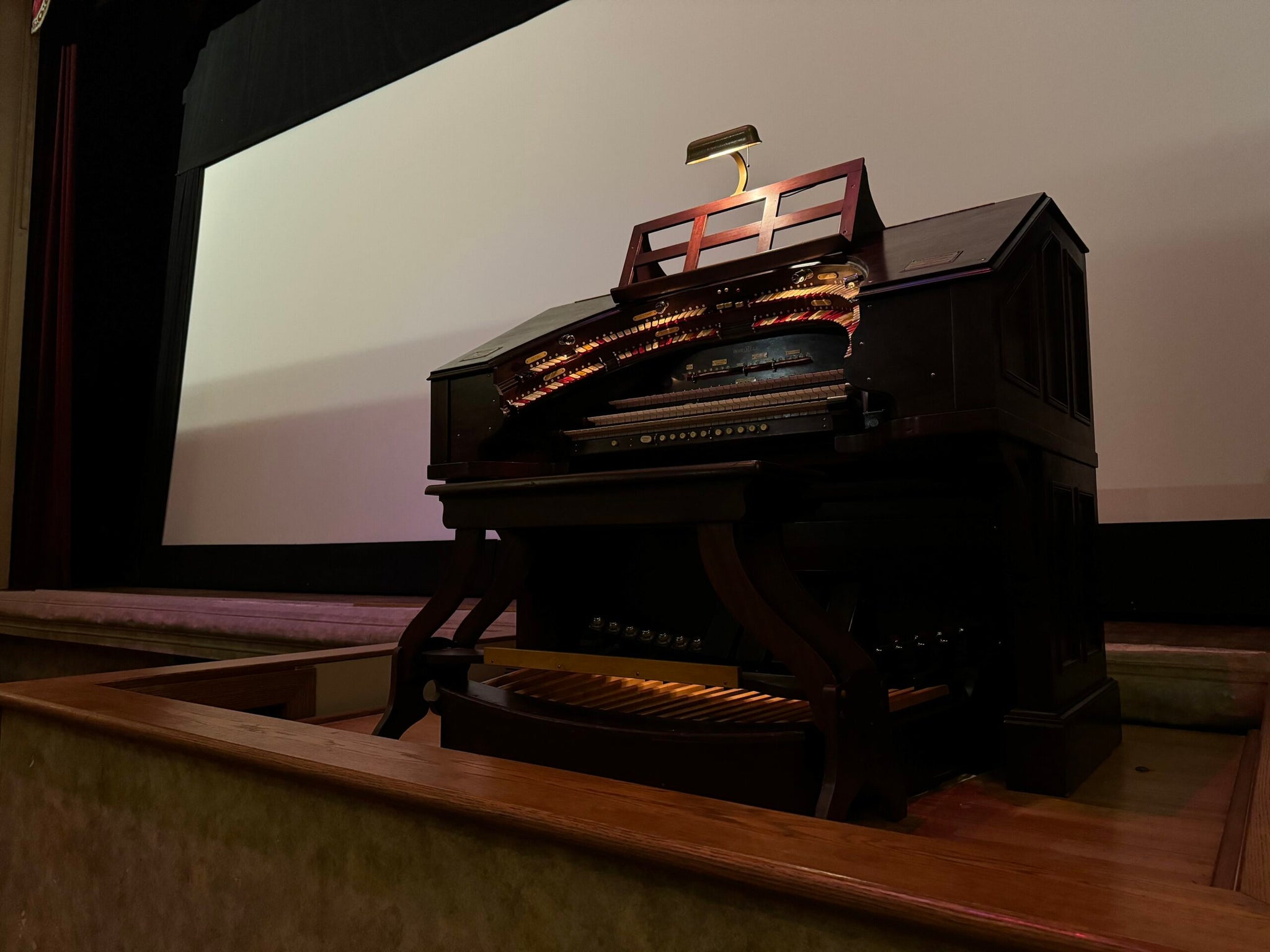 This historic Milwaukee movie theatre houses a 1925 Wurlitzer pipe ...