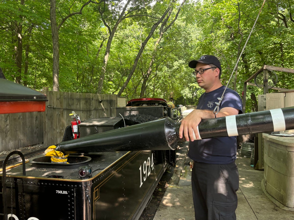 Historic steam engine to leave the Milwaukee County Zoo - WPR
