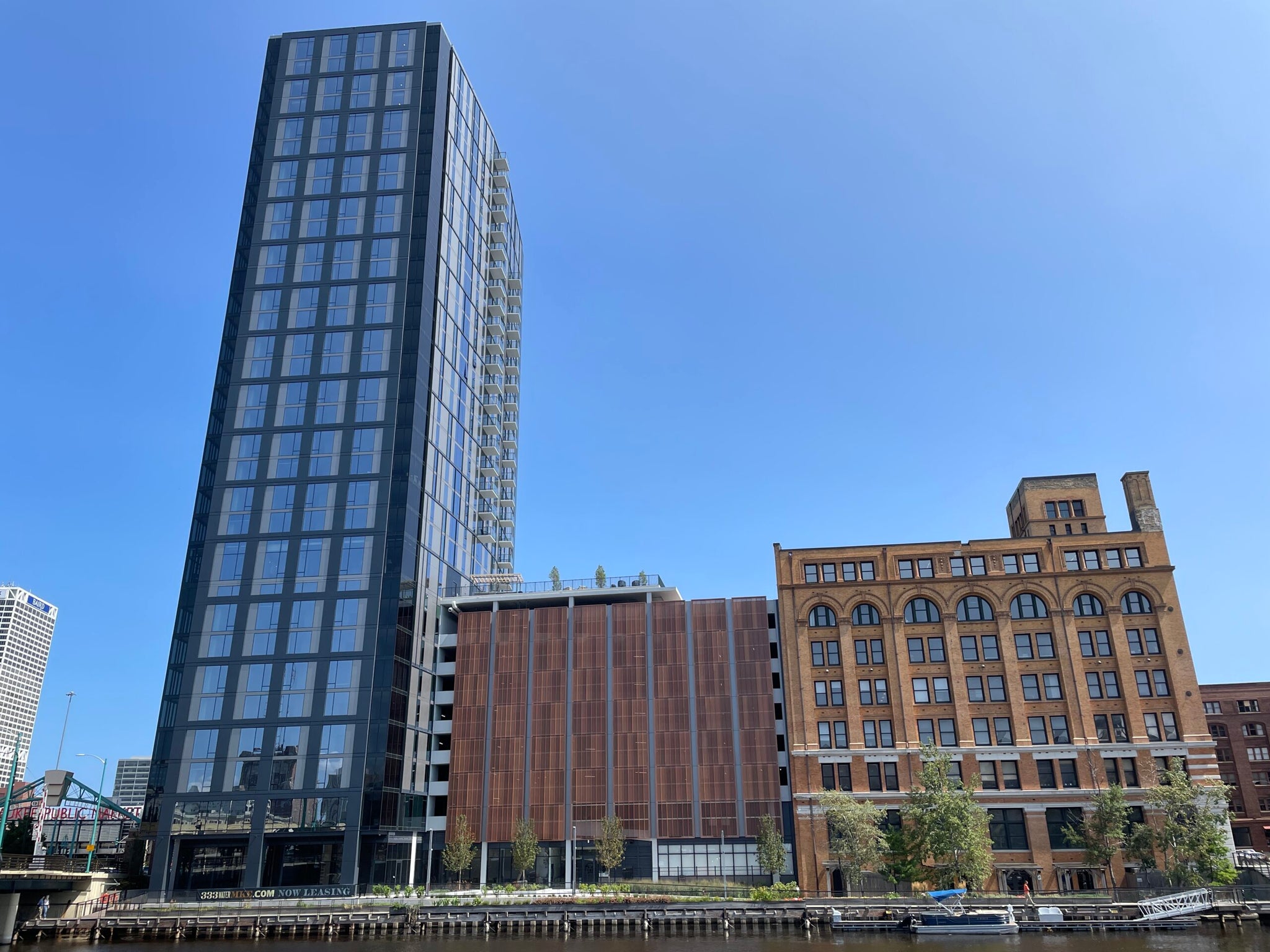 Slow going for Milwaukee's new luxury high-rises - WPR