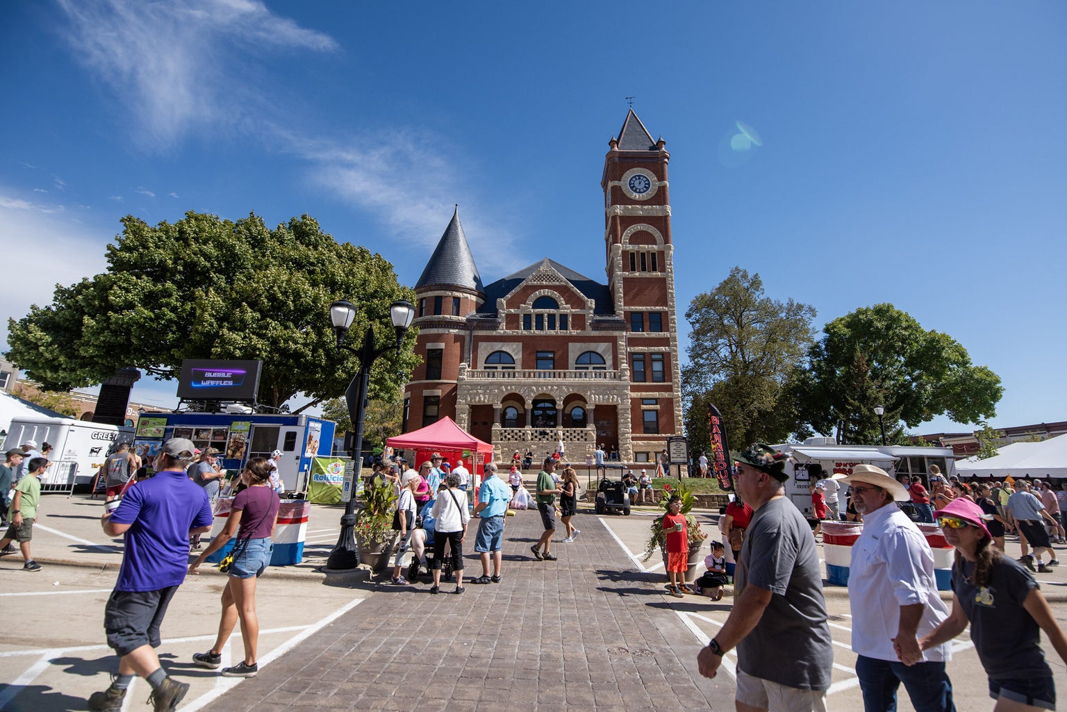 Thousands polka in Monroe as Wisconsin event quintuples previous world ...