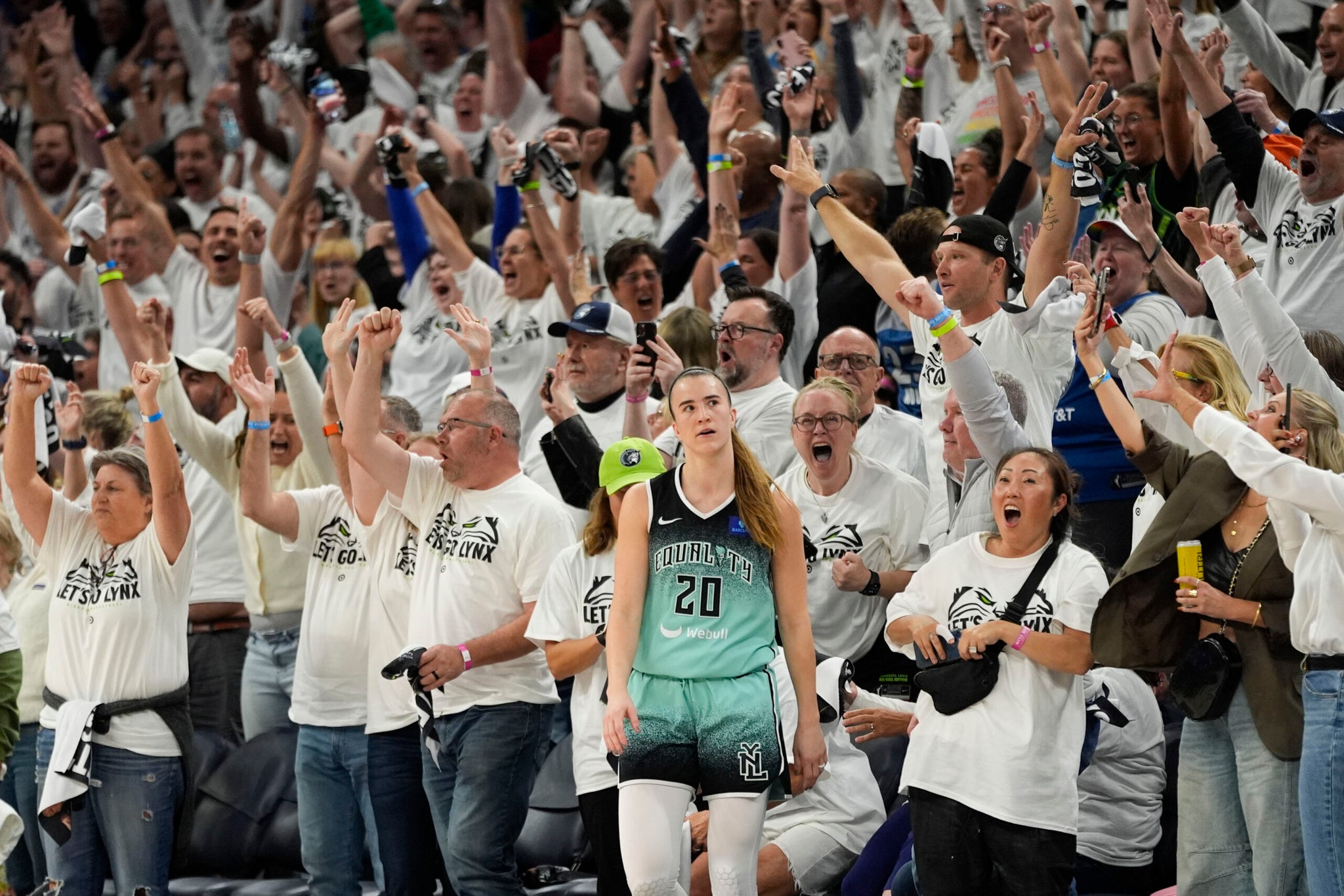 Milwaukee Bucks ownership group puts in bid to bring WNBA team to city ...