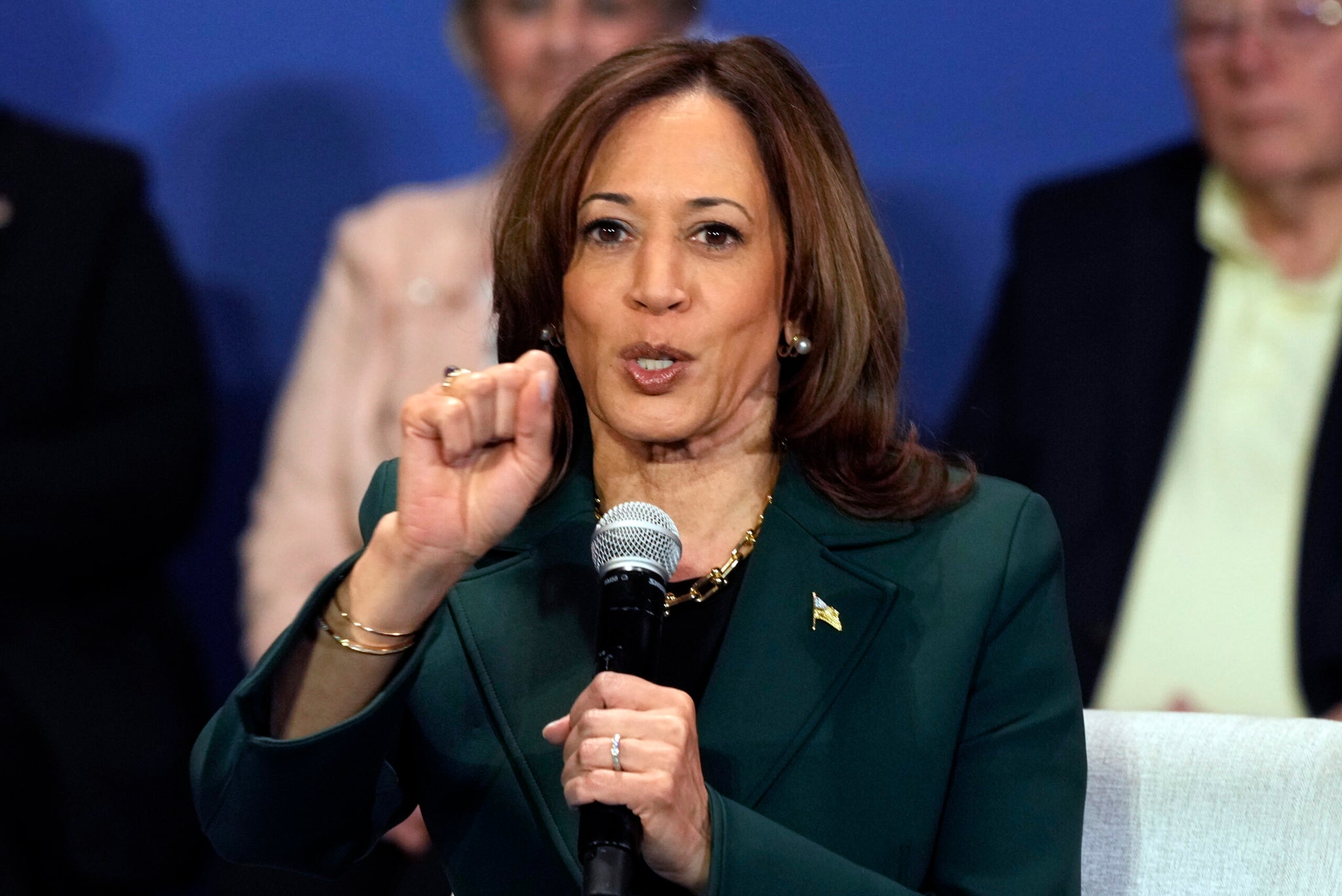 Harris, Cheney reach out to Wisconsin suburbanites in 'Country Over ...