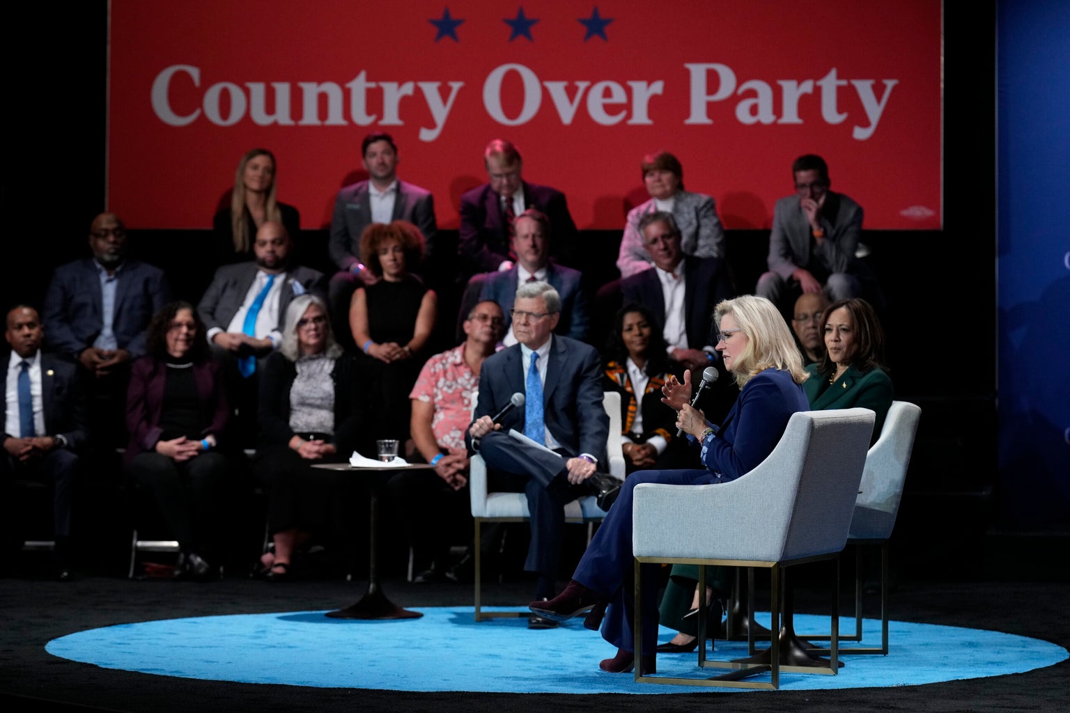 Harris, Cheney reach out to Wisconsin suburbanites in 'Country Over ...