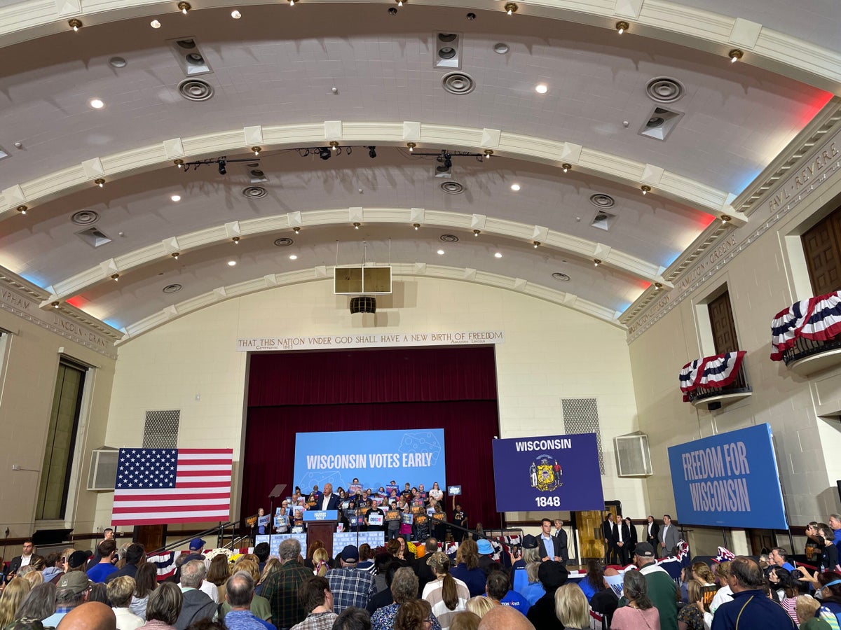 Obama, Walz rally early Wisconsin voters in Madison - WPR