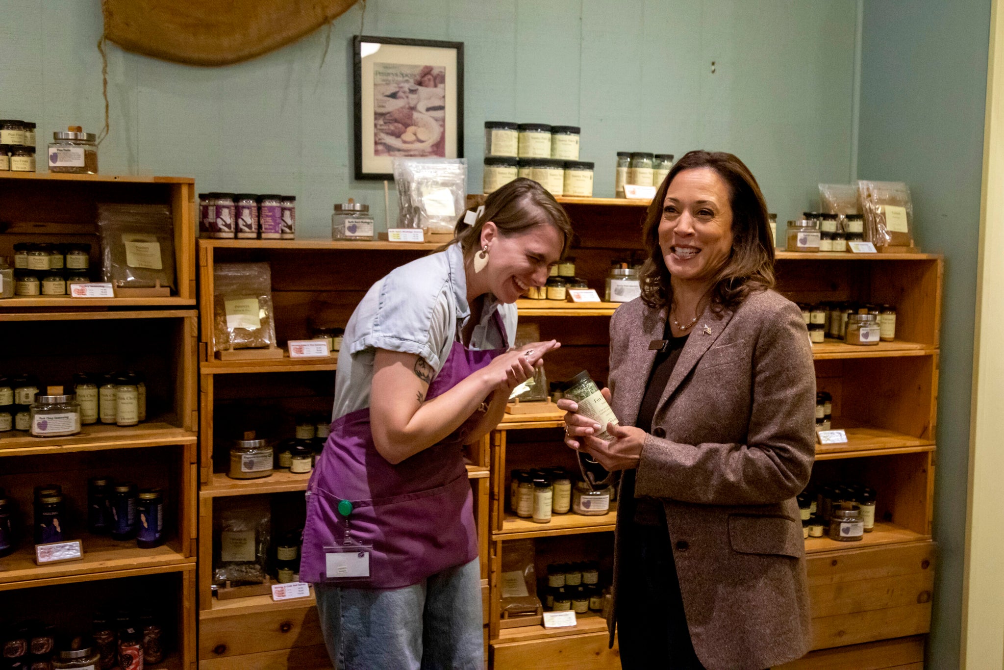 Wisconsin's Penzeys sends 'Resist!' spice blend to DC ahead of Trump ...