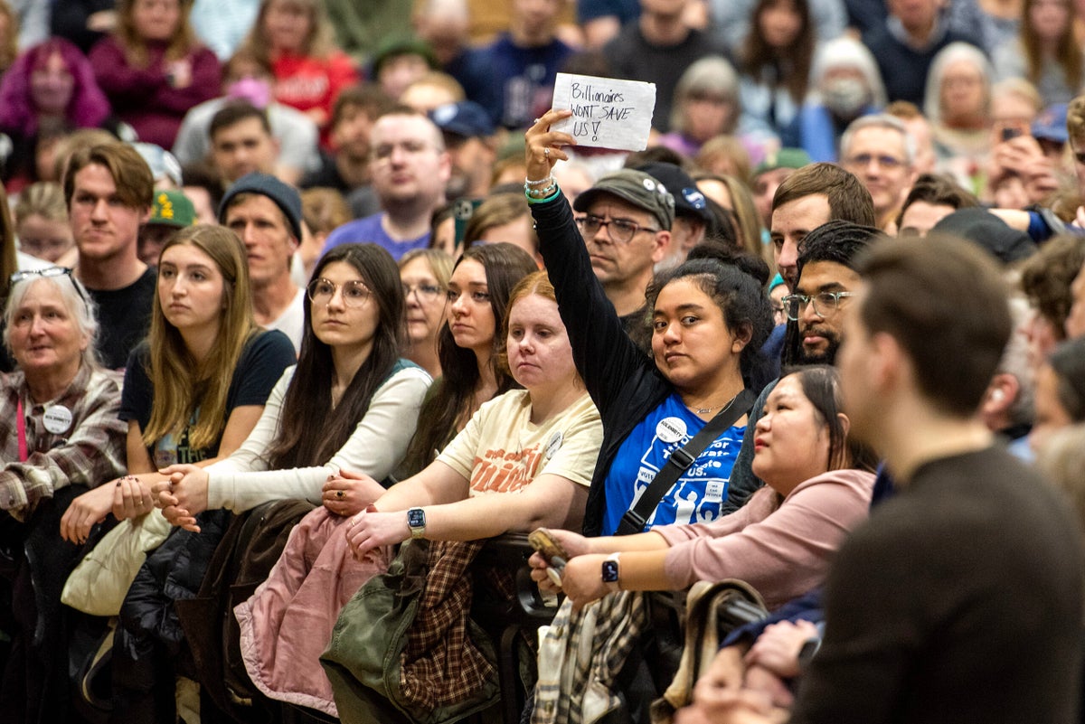 Bernie Sanders draws capacity crowd in Kenosha - WPR