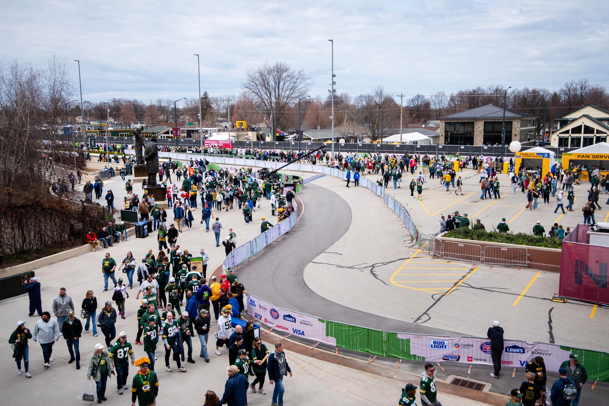 PHOTOS: Opening day of the NFL draft in Green Bay - WPR