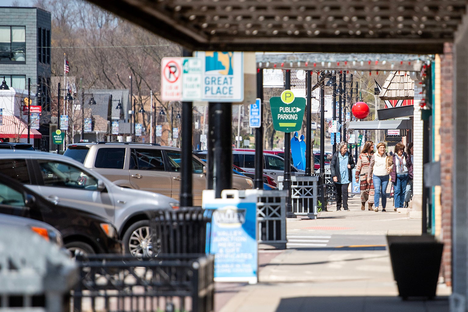 Microsoft built 5 data center campuses in this Iowa city. Here's what ...