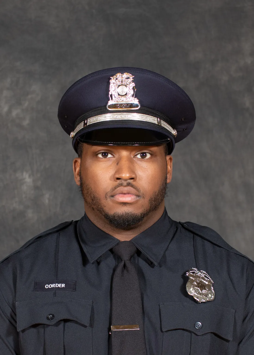 Hundreds gather at funeral for Milwaukee police officer killed in line ...