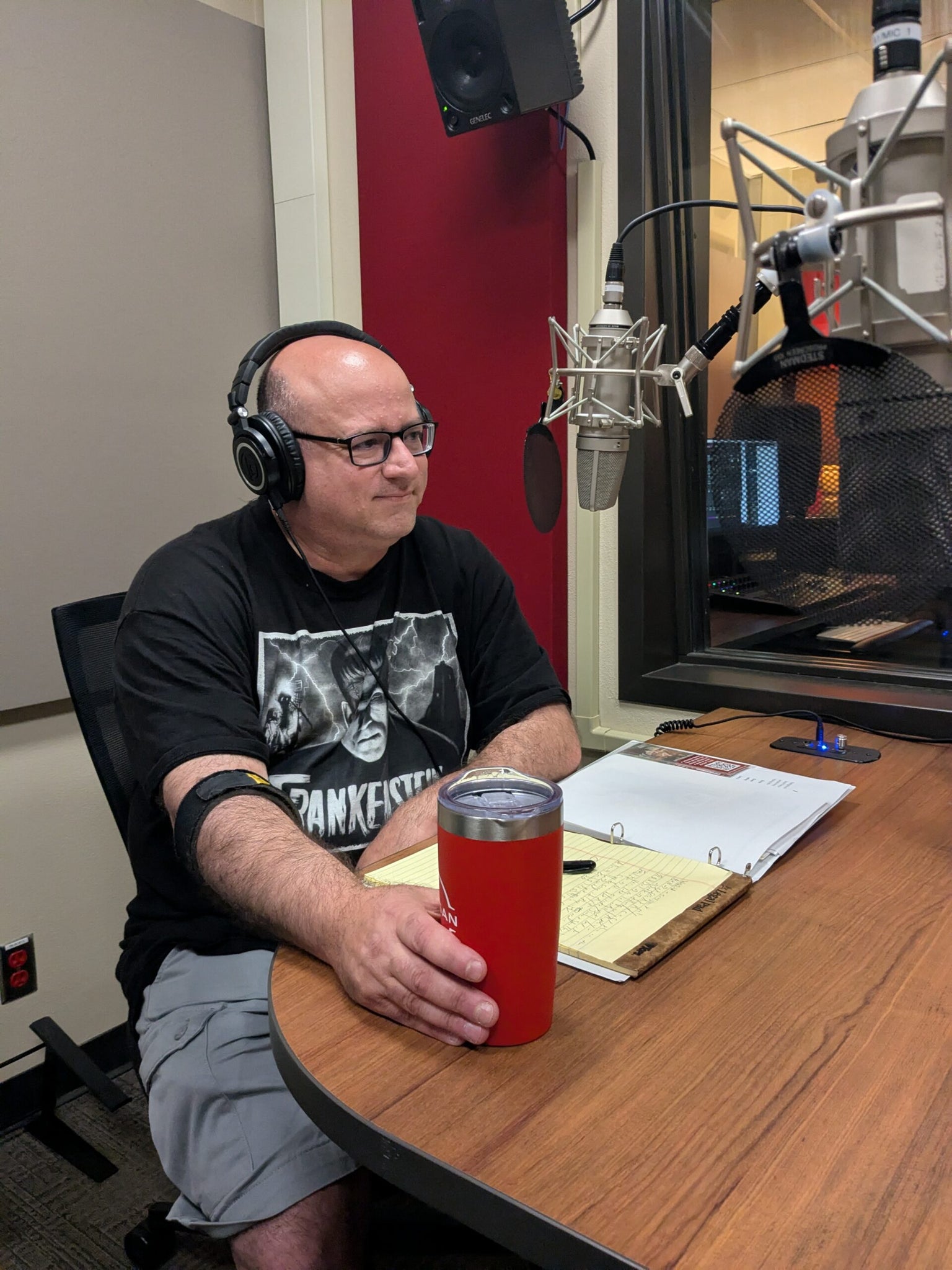 Giant ticks invade Wisconsin in new pulpy horror novel - WPR