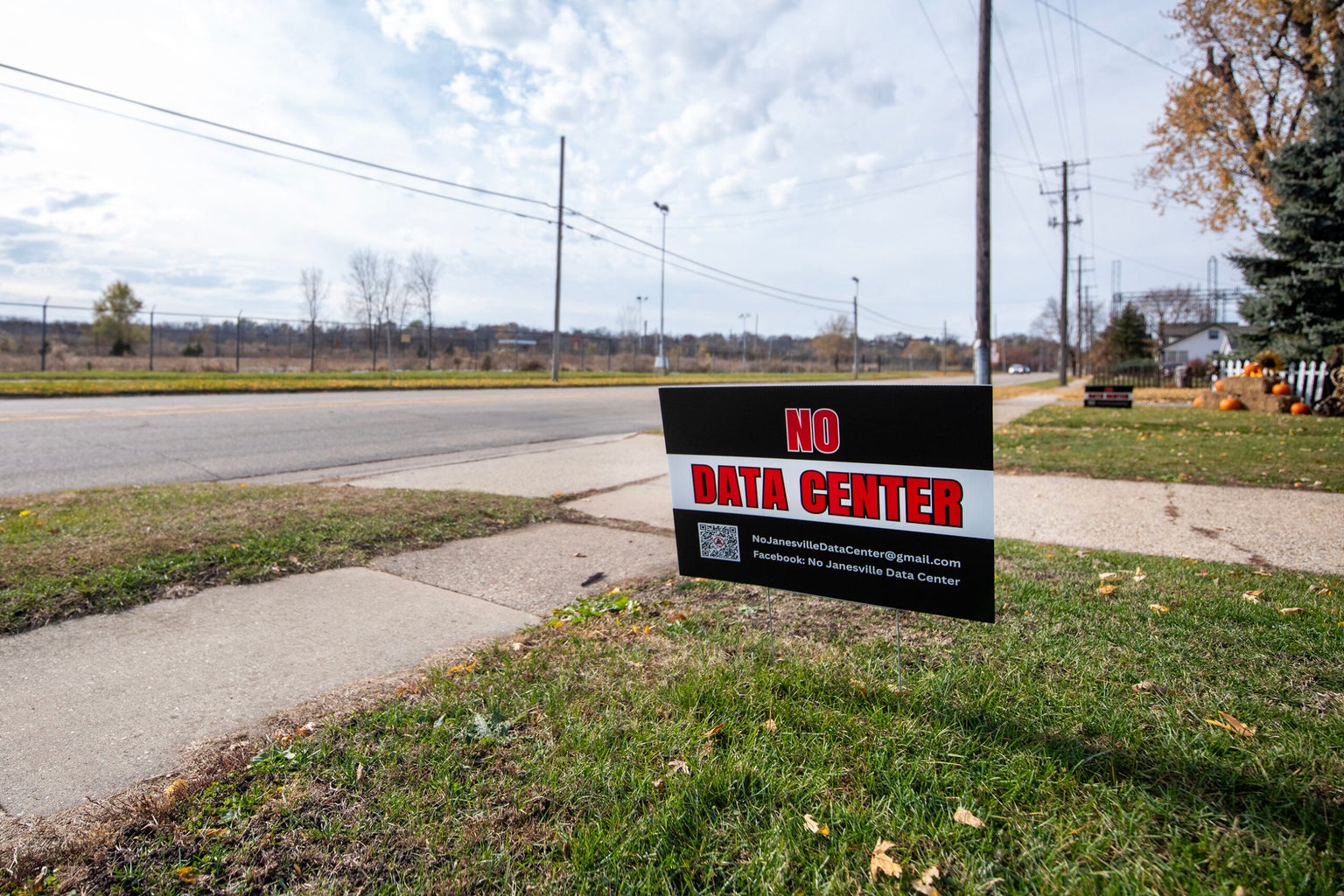 Janesville moves forward with data center plans for abandoned GM site - WPR